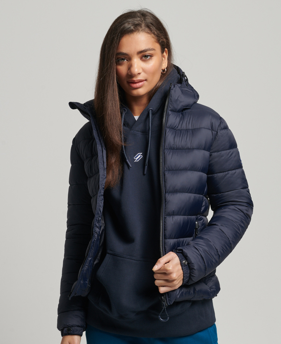 Superdry Κοντό Γυναικείο Puffer Μπουφάν για Χειμώνα Navy Μπλε W5011405A-98T | Skroutz.gr