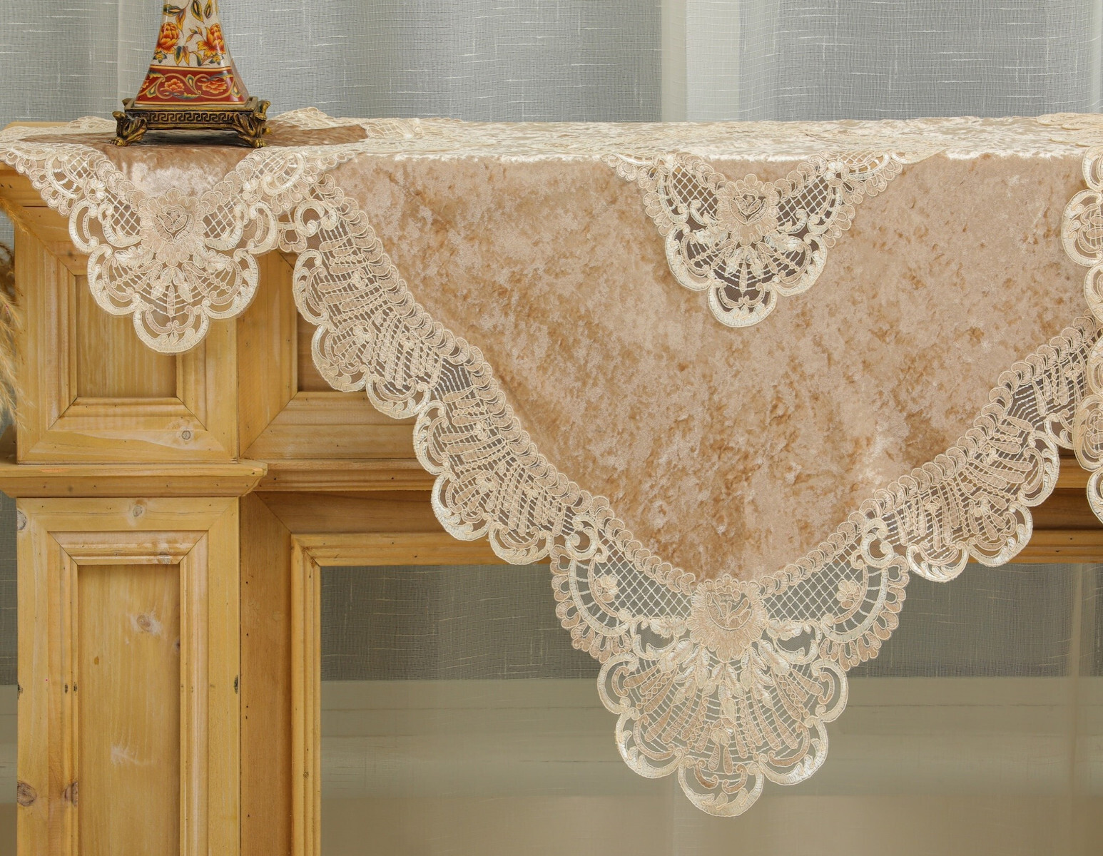 Liolios Home Καρέ Τραπεζομάντηλο Julia Βελούδινο κέντημα 128x128εκ ...